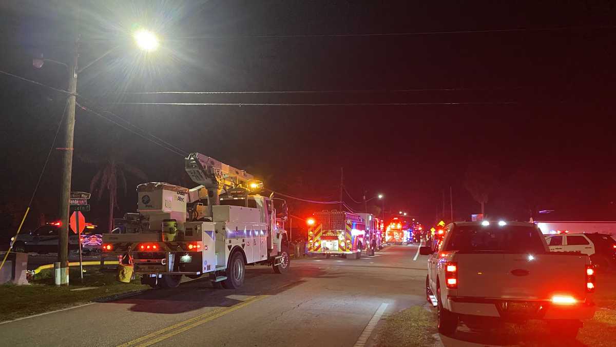 Fort Myers fire crews battle house fire on Henderson Avenue