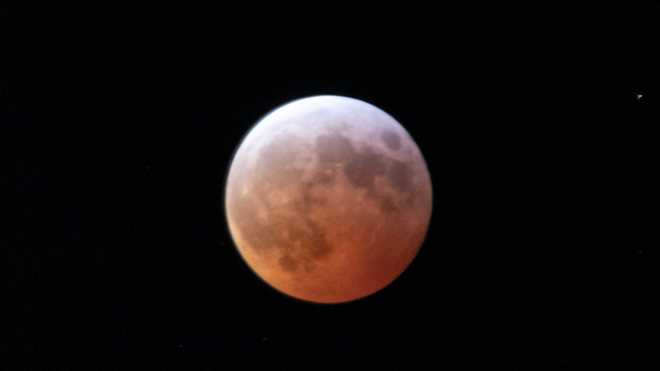 Lunar eclipse photos, video in Iowa, Nebraska
