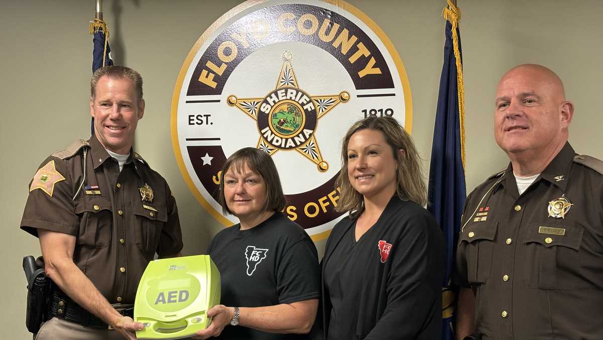 Floyd County Sheriff's Office gets AEDs for police vehicles