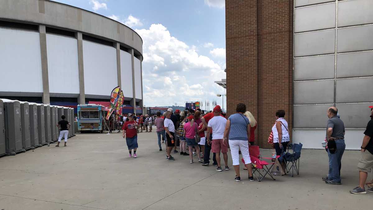Photos from inside and outside of Donald Trump's Cincinnati rally