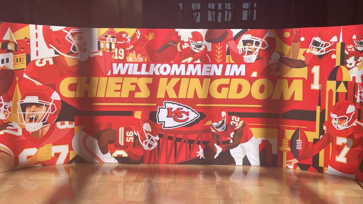 Union Station photo-op mixes the Chiefs with Frankfurt landmarks