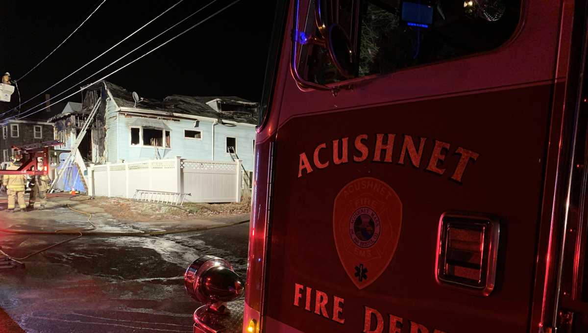 Two dead, firefighter injured, in Christmas morning fire