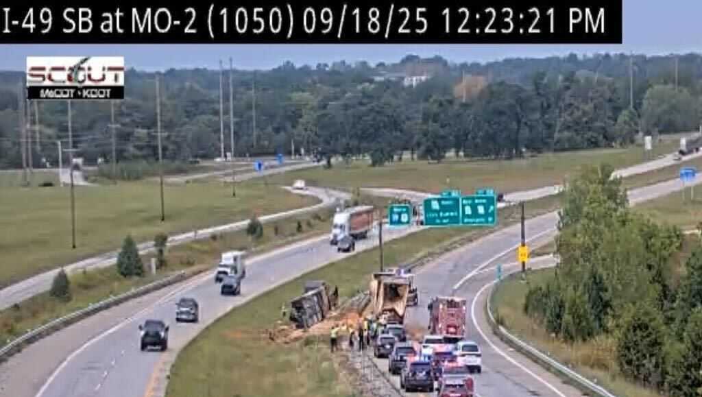 Portion of I-49 in Cass County shut down for deadly crash