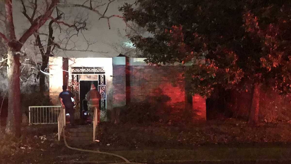Early-morning fire destroys building