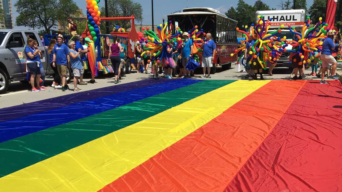 Thousands line streets for rally and march at Pittsburgh Pride