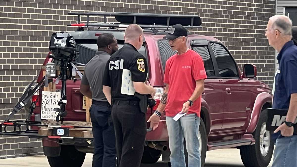 One injured in accidental gun show shooting at Trade Mart