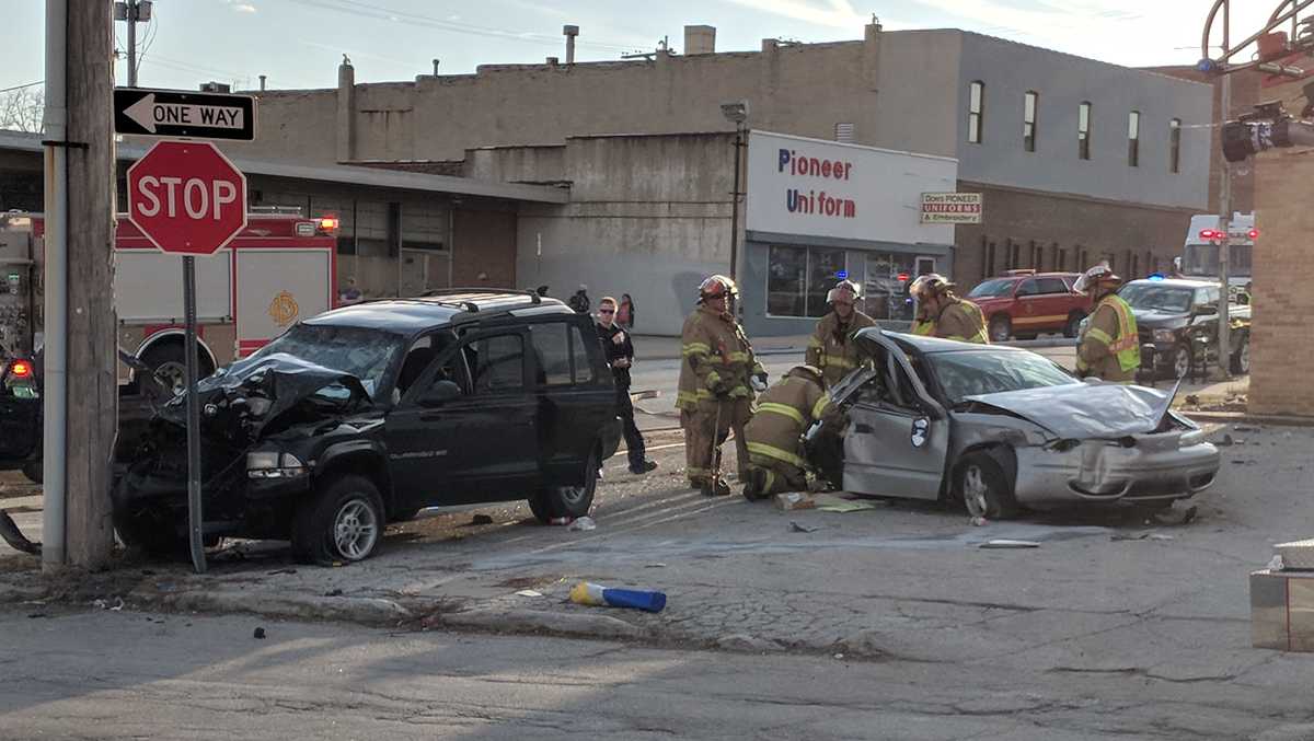 Three people critically hurt in crash Three people critically hurt in crash