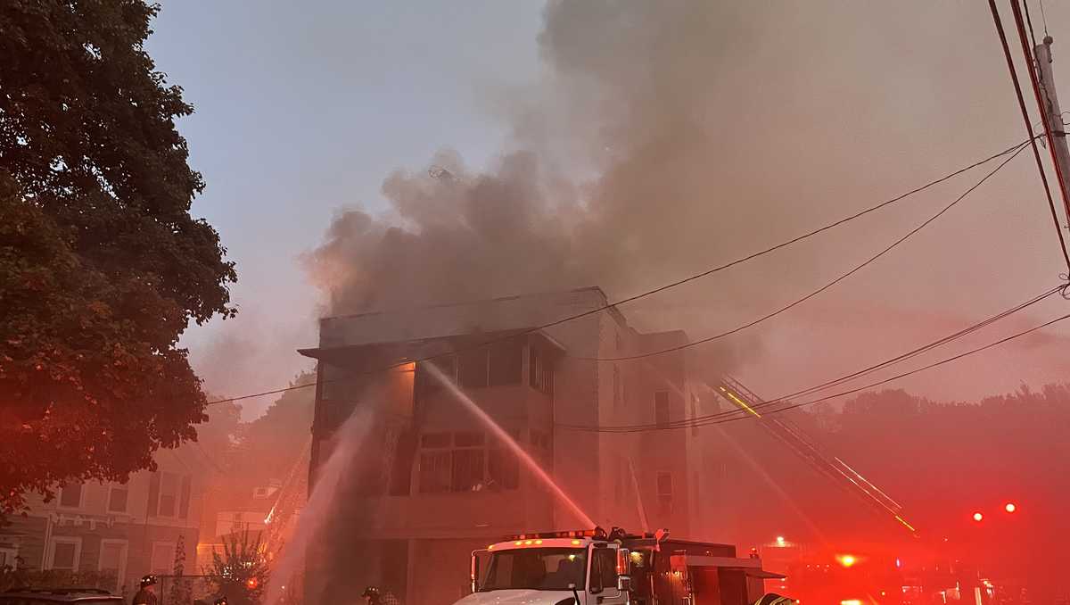 Bennington apartment building goes up in flames, cause of fire unknown