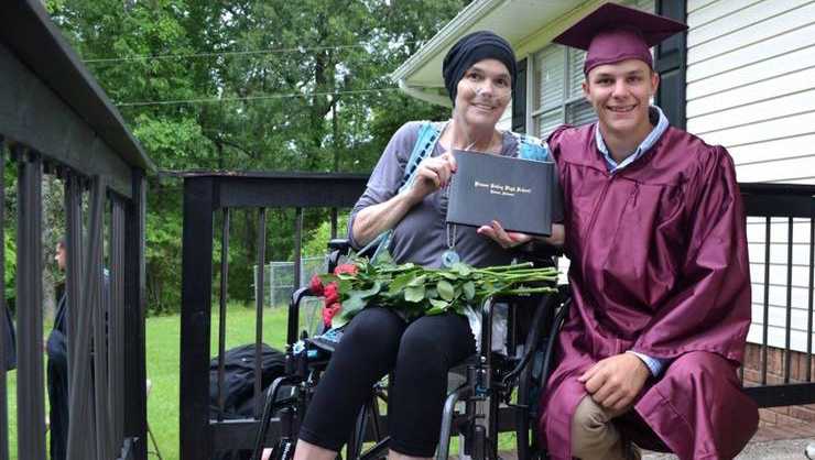 Pinson Valley High Senior Stages Front Yard Graduation Ceremony So