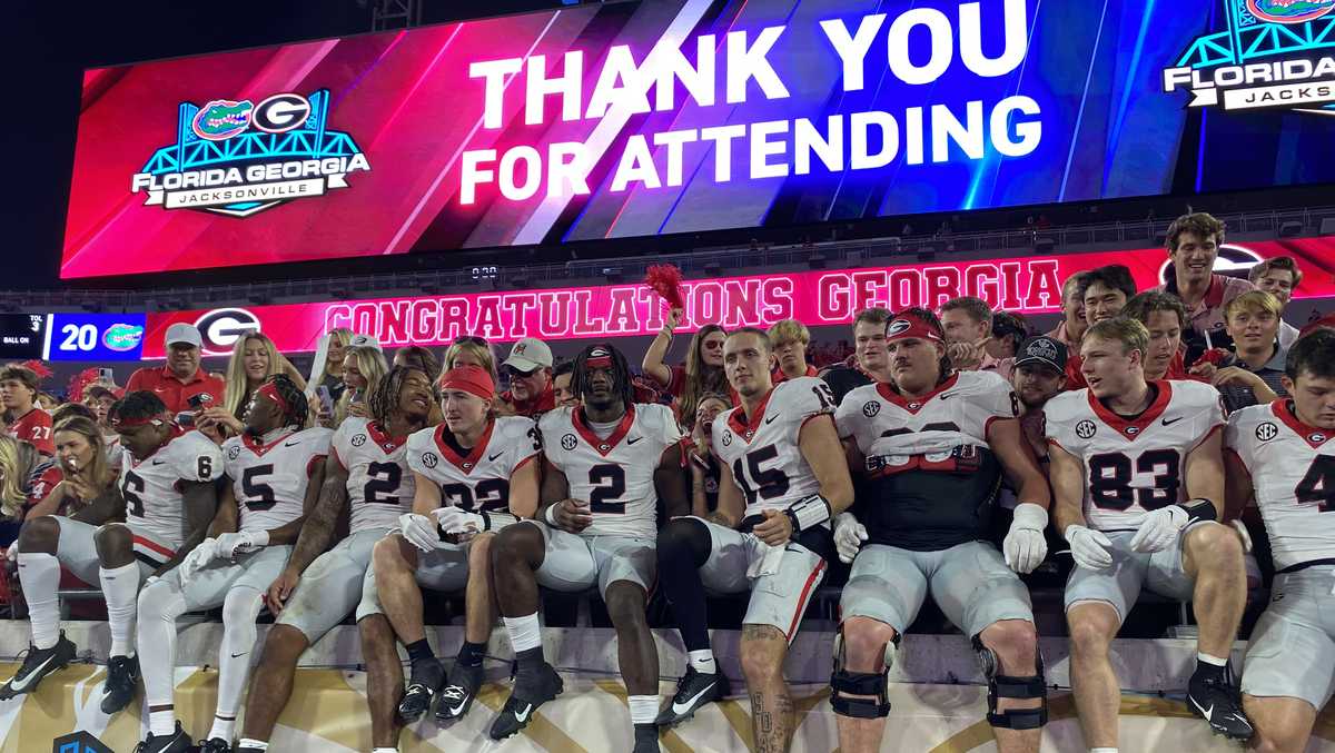 Beck, Edwards account for 2 TDs each and No. 1 Georgia thumps Florida 43-20 in ‘Cocktail Party’