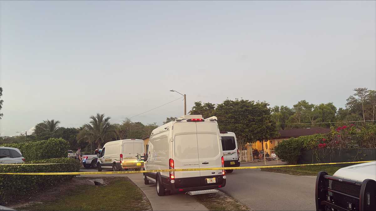 One dead, another injured in Naples Manor shooting