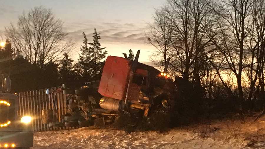 Tractor Trailer Hits Several Vehicles Rolls Over On Interstate 495