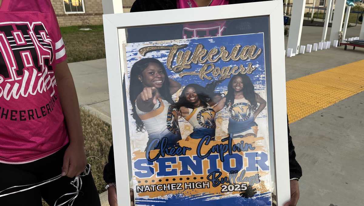Candlelight vigil held for Natchez student killed in storm