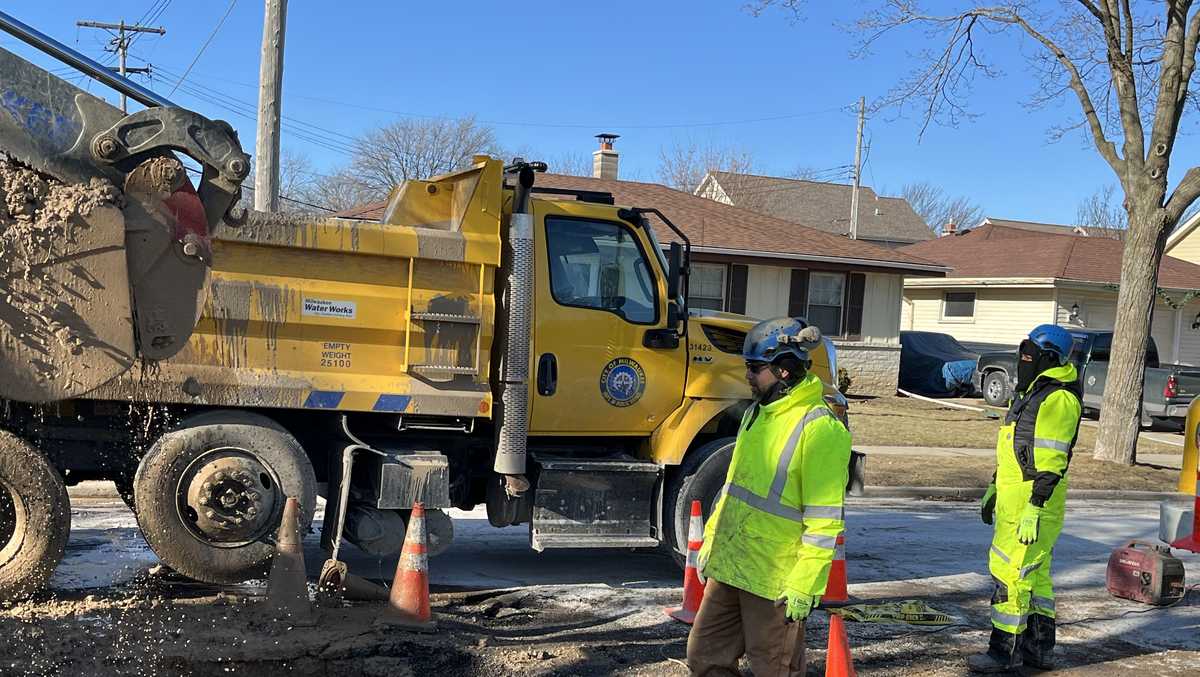 Series of water main breaks hit Milwaukee south side neighborhood
