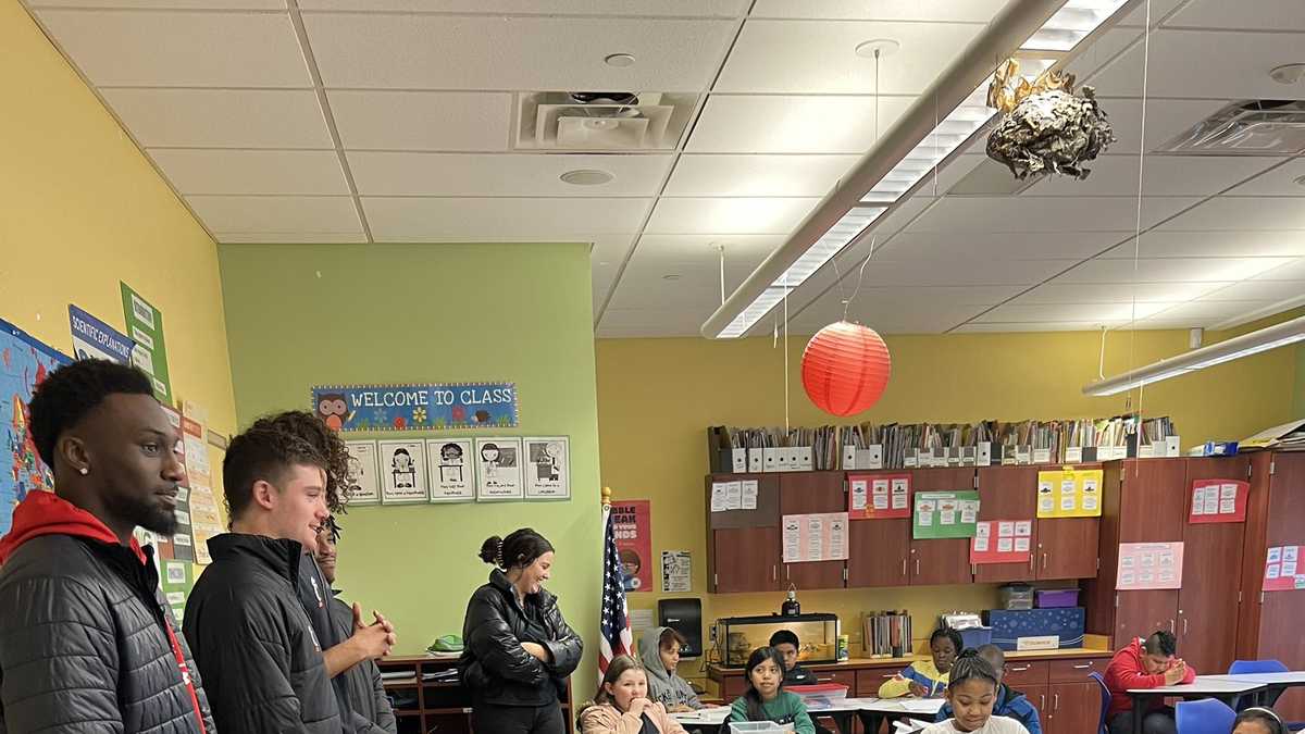 PHOTOS: UC football players spend time with students at Hartwell Elementary
