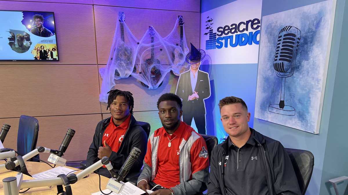 PHOTOS: UC football players spend time with students at Hartwell Elementary