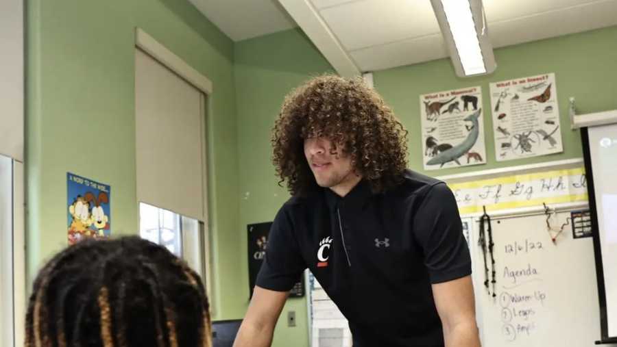 PHOTOS: UC football players spend time with students at Hartwell Elementary