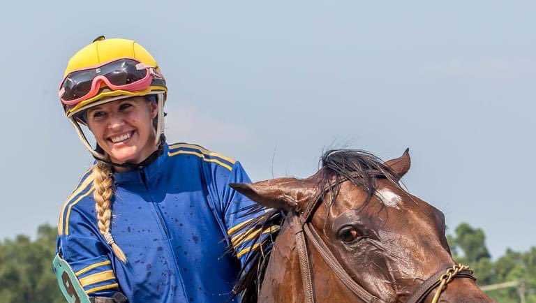 VIDEO REPORT: Jockey Aubrie Green becoming fan favorite at Fair Grounds