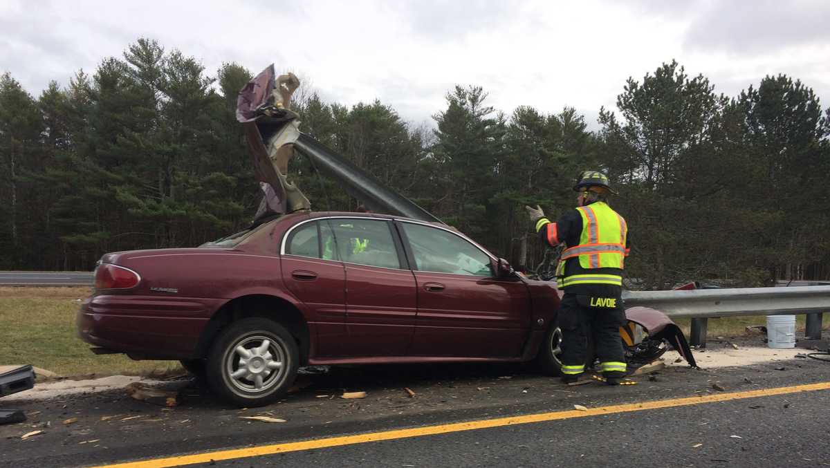 Car smashes into guardrail on I-295