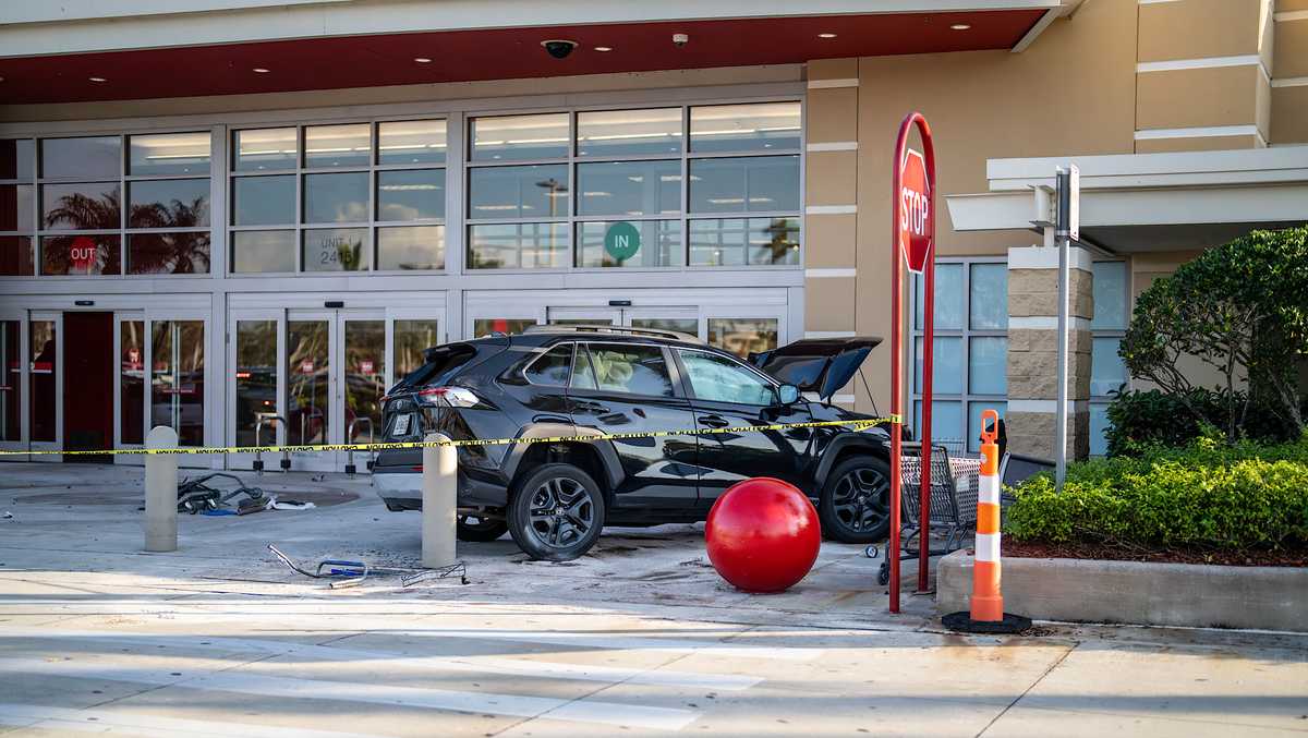 Driver injured after crashing near North Naples Target entrance