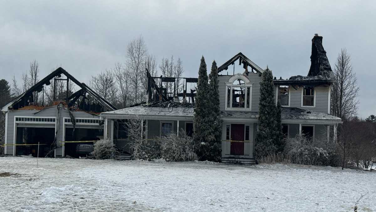 1 resident dead as firefighters battle icy conditions at house fire