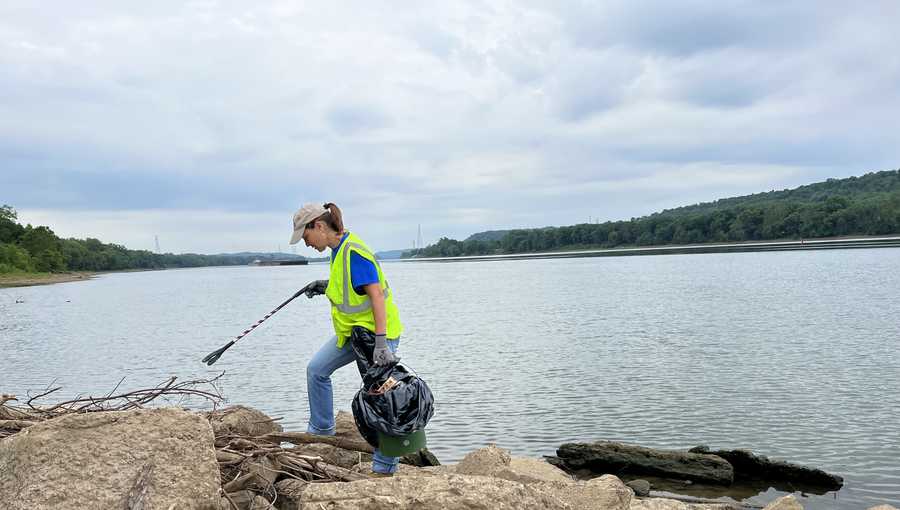 Great Parks teams up with volunteers to clean Ohio River