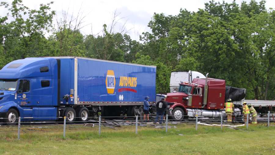 Tractor Trailer Pileup Closes I 81 Southbound In Lebanon County