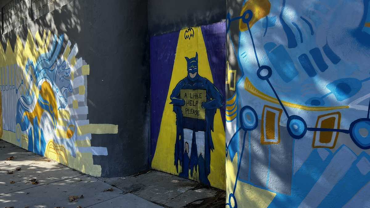 Using art to revitalize a neighborhood: Art collectives create murals ...