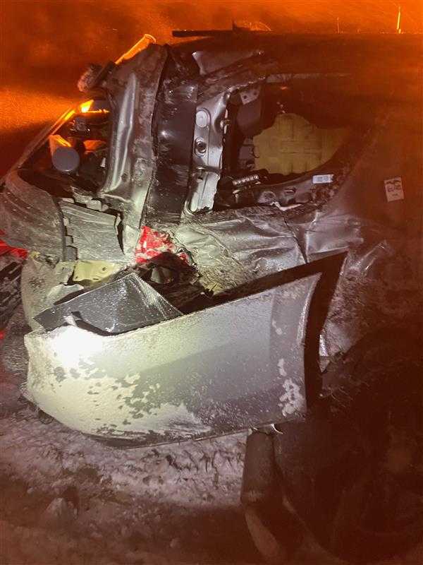 Iowa winter storm: Semitruck slams into state patrol SUV