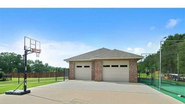 Mansion Monday: Take a look inside this Independence home with a ...