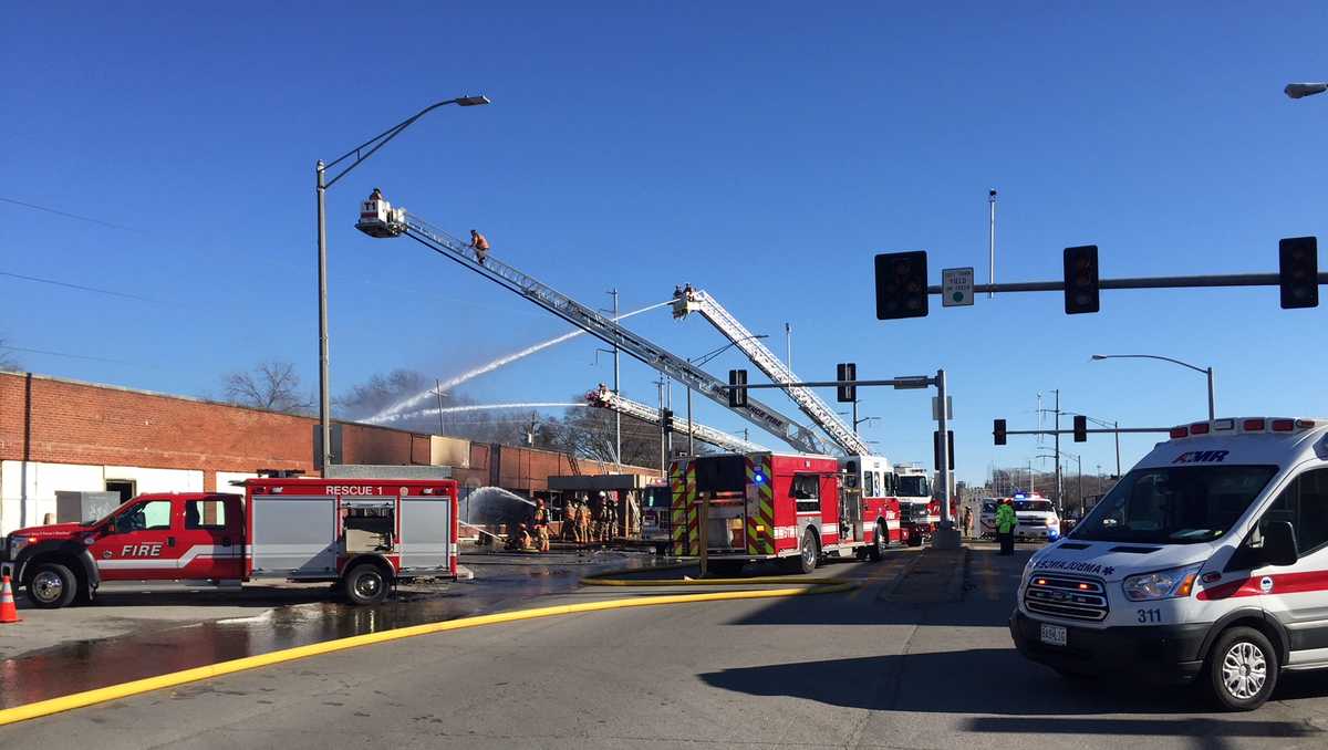 Structure fire shuts down US 24 Highway