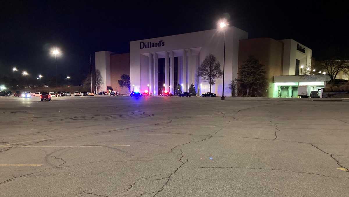 Teen shot in the leg at Independence Center Mall Thursday, police say