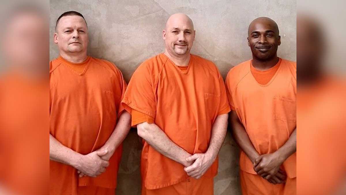 They Didnt Hesitate Three Inmates Help Save Deputy After He Had A