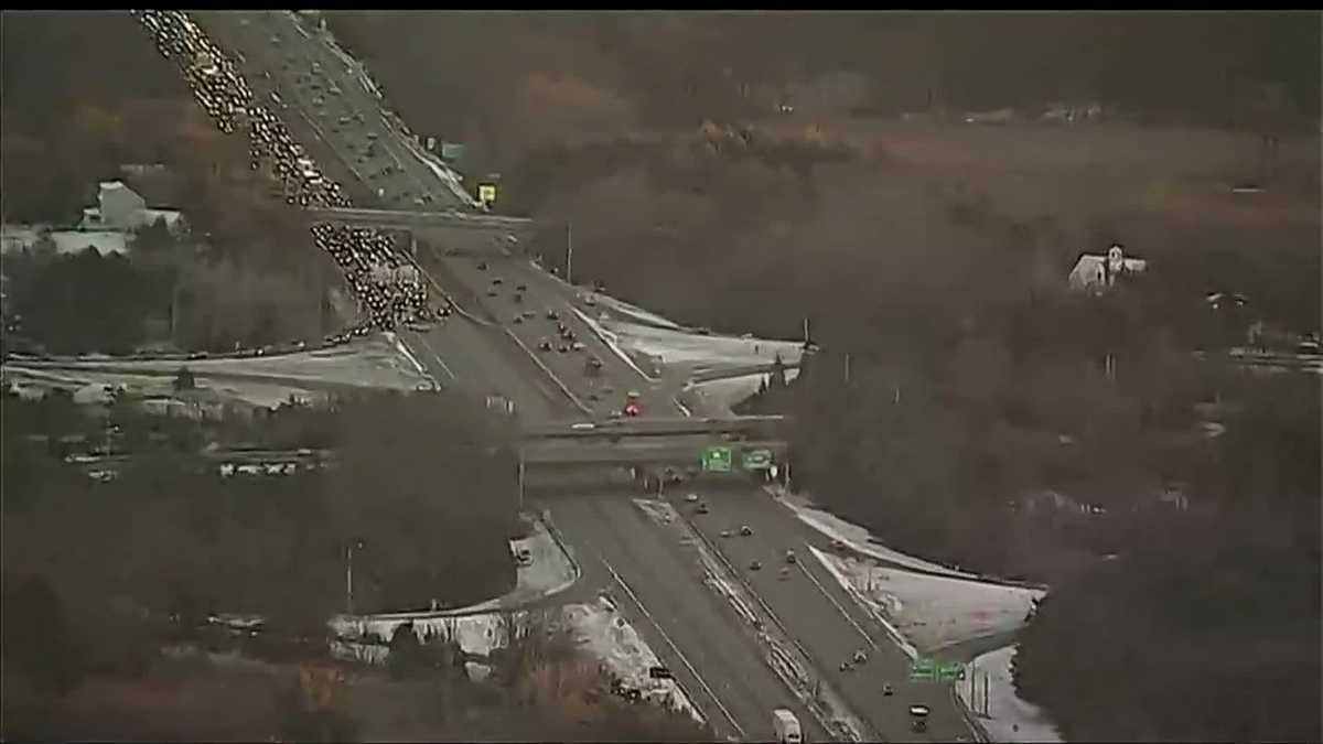 Crash shuts down I-93, injures 4-year-old boy and his mother