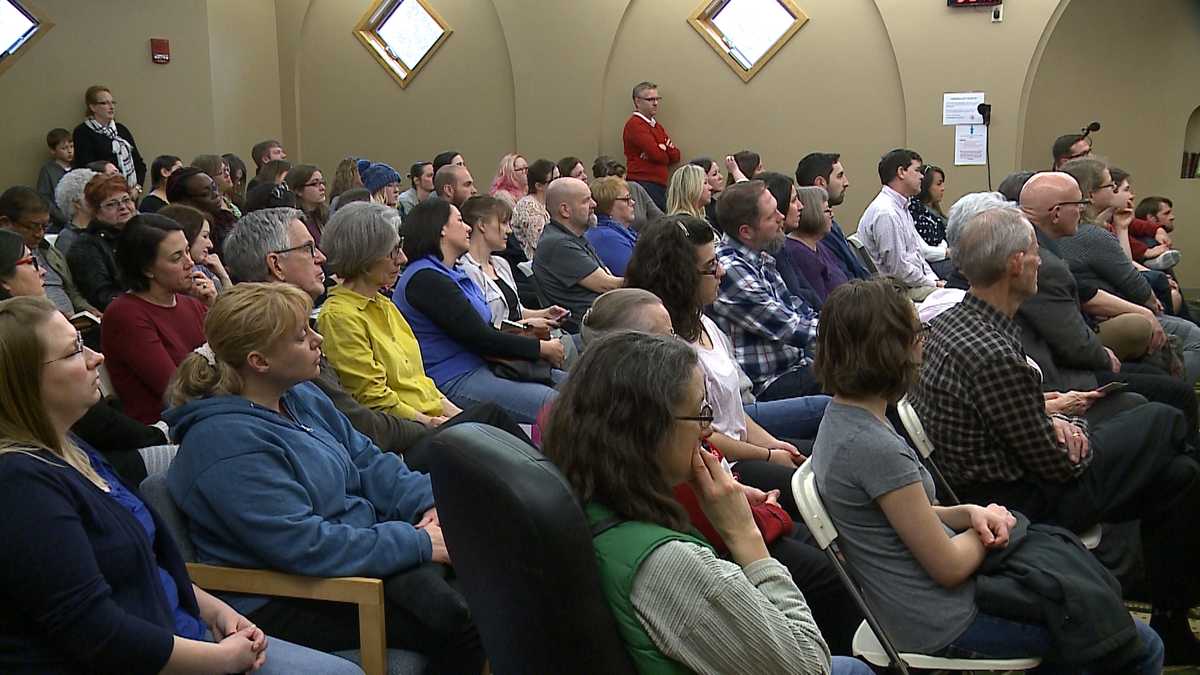Large group attends Islamic Center session to ask questions, show support