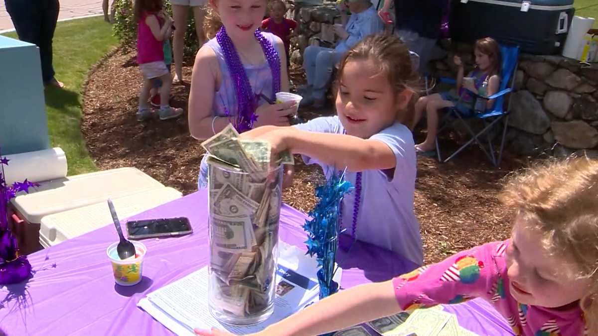 Mass. girl sets up Italian ice stand for Crohn's & Colitis fundraiser