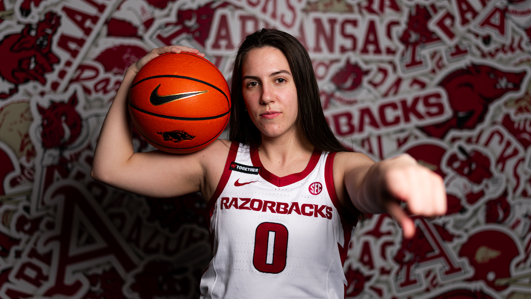 Arkansas native Izzy Higginbottom signs with Razorbacks women's basketball