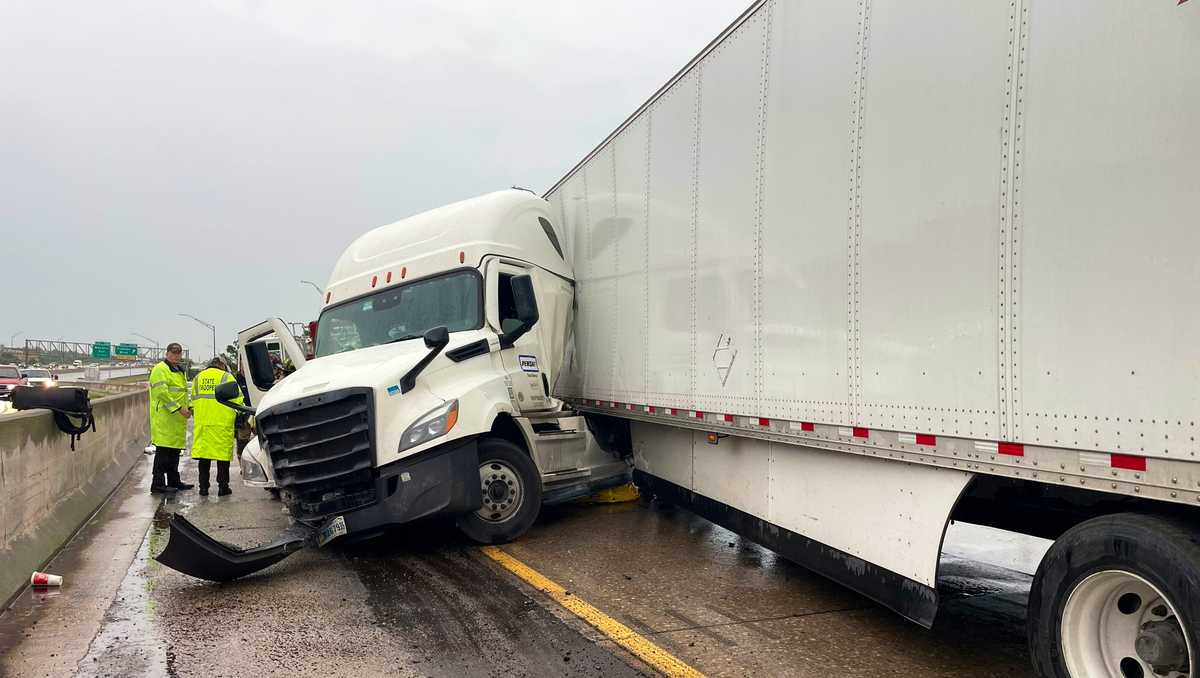 Jackknifed semitrailer causes traffic on I-44 in Oklahoma City