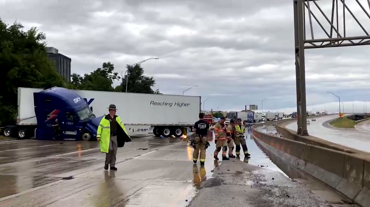 Jack Knifed Semi Truck Shuts Down Westbound I 44 In Oklahoma City