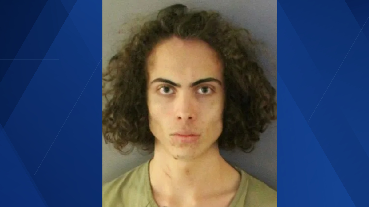 Deputies searching for suspect who fled scene in Englewood