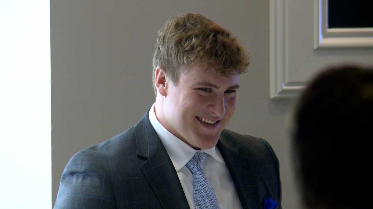 UK offensive lineman named Kentucky Gatorade Football Player of the Year