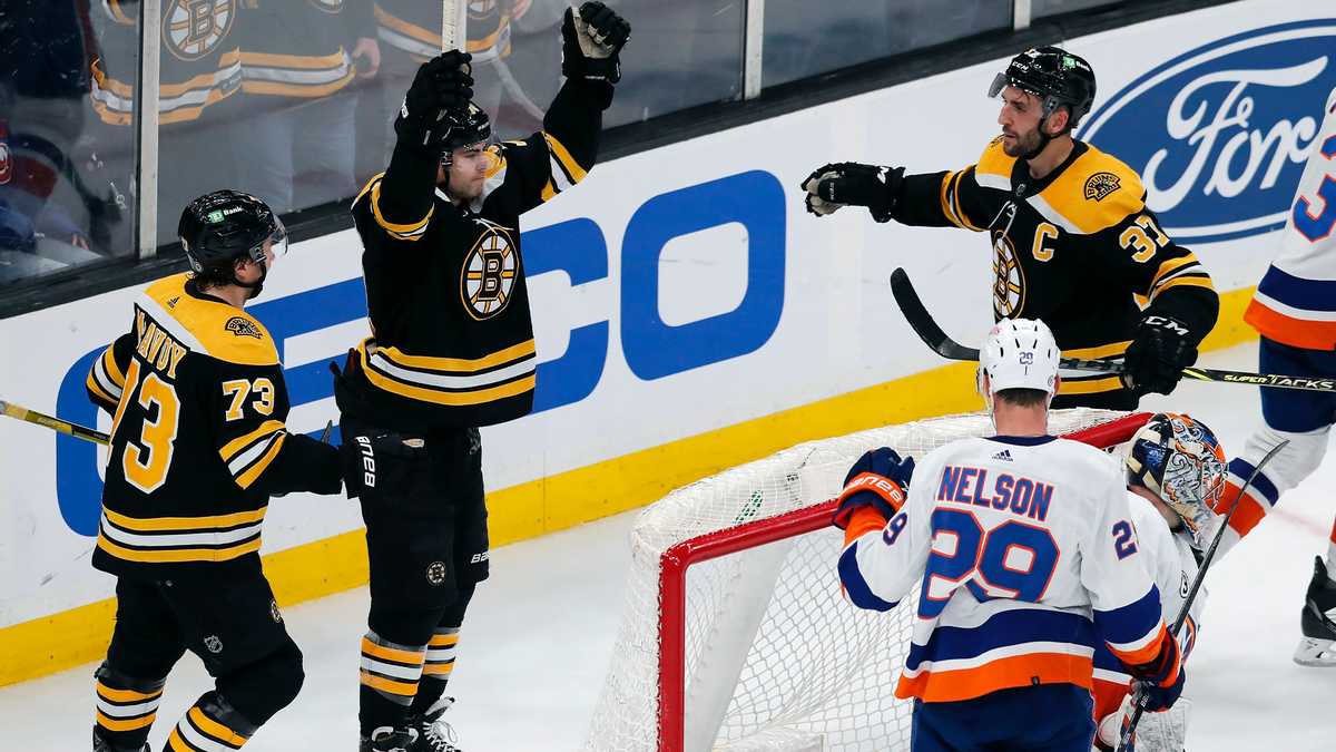 Bruins breeze past Islanders in Bergeron's 1,200th career game