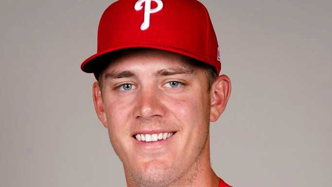 Kansas City Royals acquire pitcher from the Philadelphia Phillies