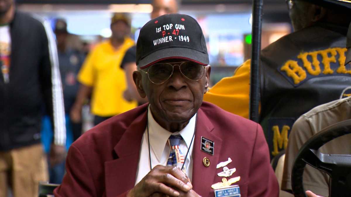 Original Tuskegee Airman visits Pittsburgh airport exhibit