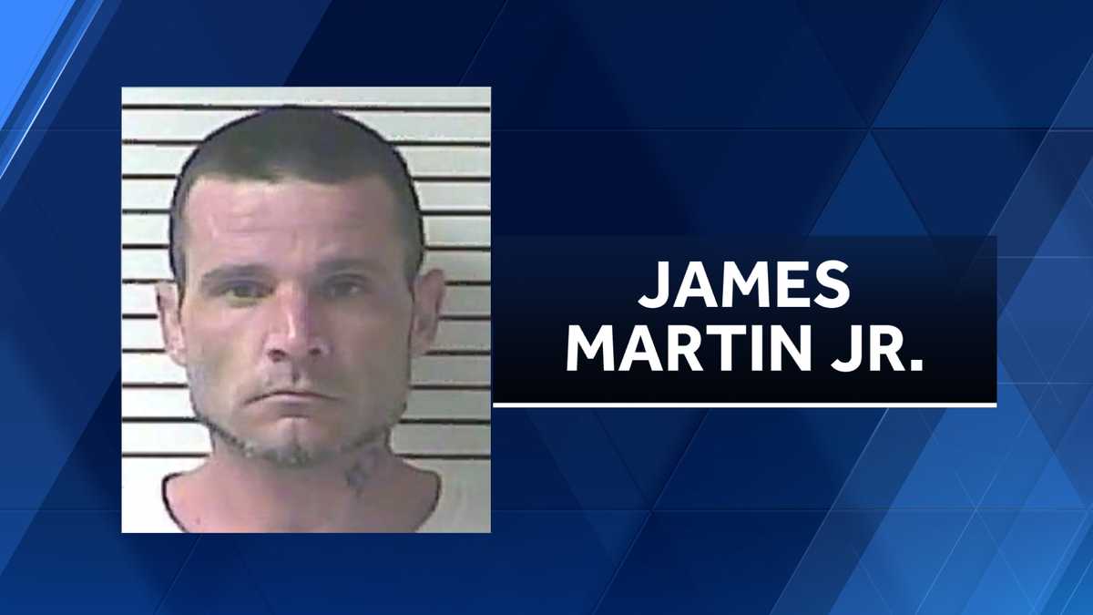 Man charged after allegedly dragging officer with his car, police say