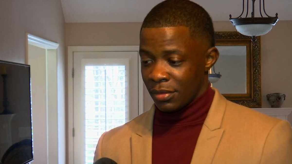'I saw my opportunity': Man rushes Waffle House shooter, rips away gun
