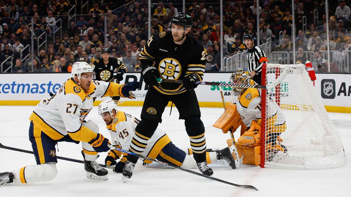 James van Riemsdyk scores 2 PP goals in Bruins win over Predators