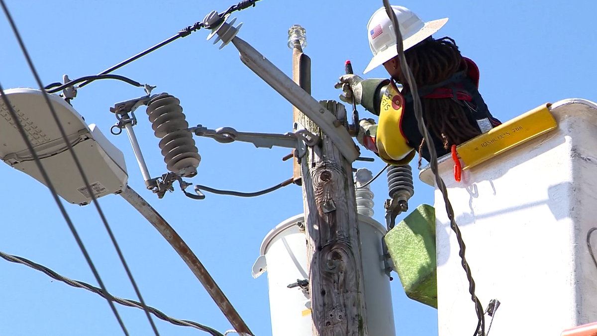 Outdoor workers sweat through unseasonable heat across Massachusetts