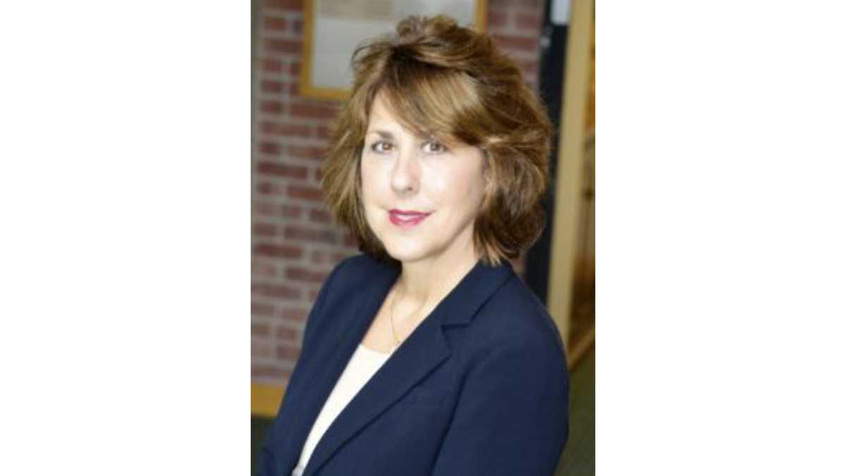 Kelly appoints former hospital executive as health secretary