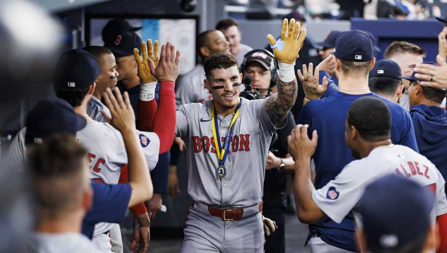 Red Sox complete three-game sweep of Blue Jays in Canada
